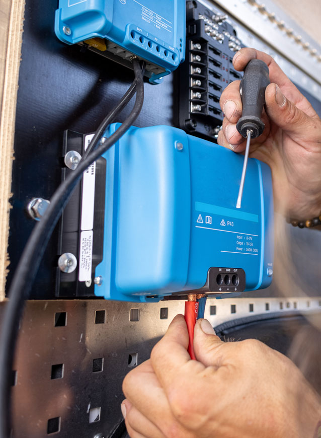 Top Solar Charge Controllers for Efficient Energy – CDN Solar